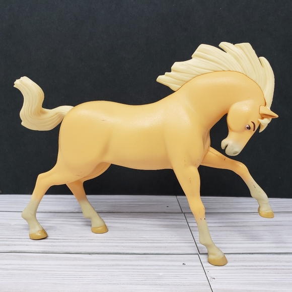 Dreamworks | Toys | Dreamworks Spirit Riding Free Horse Figure Toy Just ...